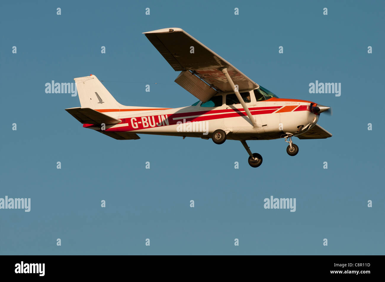 Blue cessna hi-res stock photography and images - Alamy