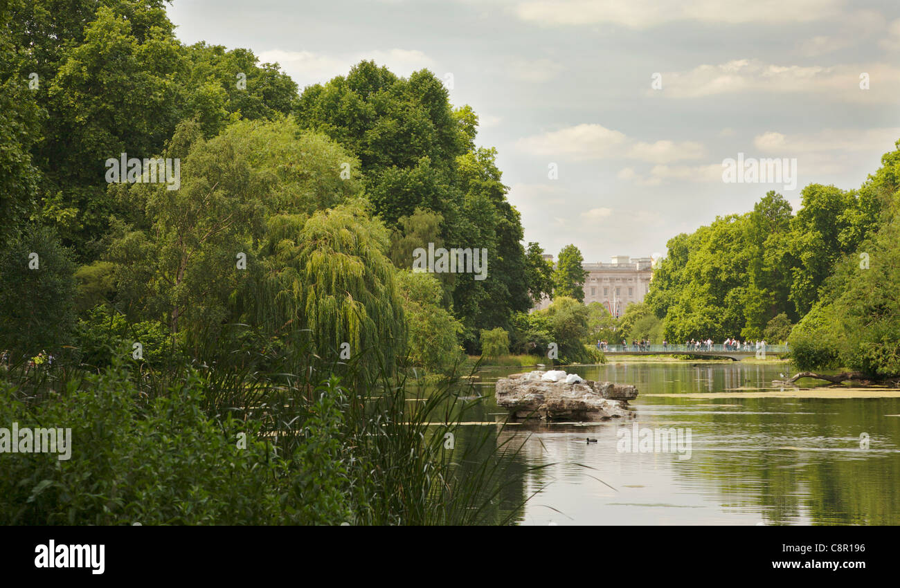 Buckingham Palace Park High Resolution Stock Photography and Images - Alamy