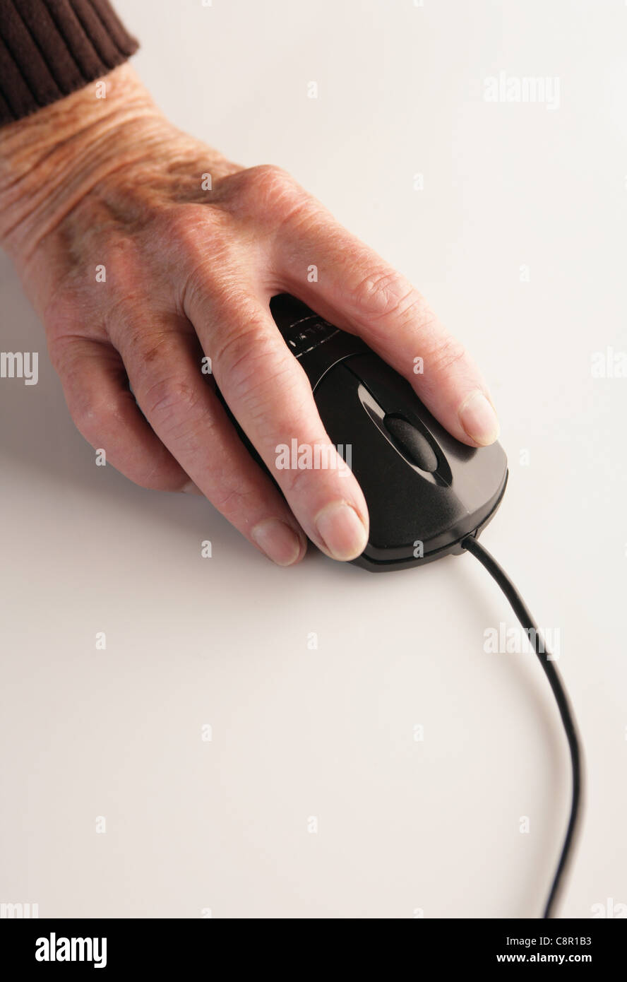 An old woman's hand using a computer mouse Stock Photo - Alamy
