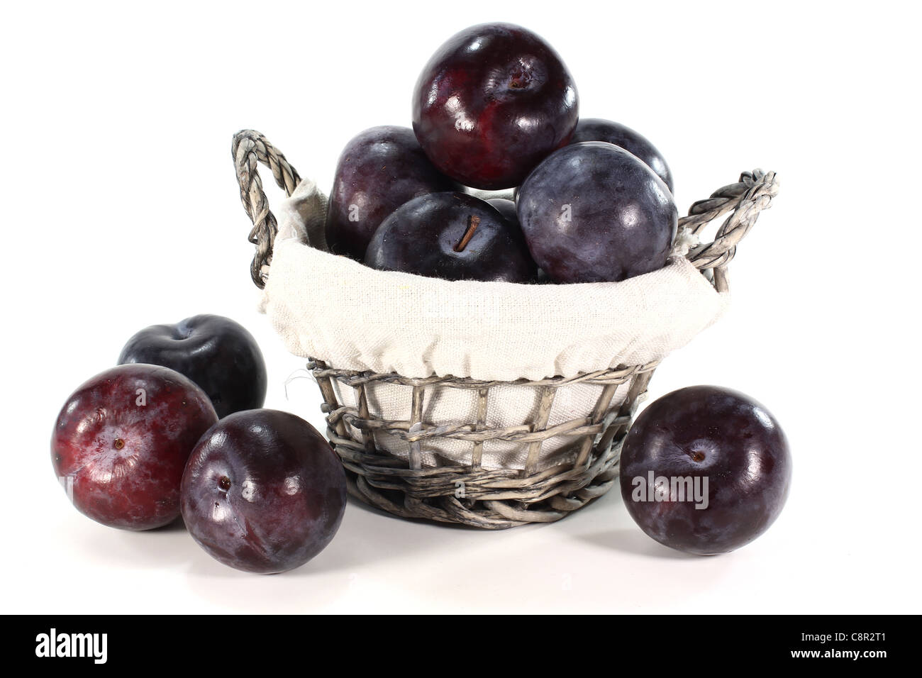 Fresh plums with leaves in a basket Stock Photo - Alamy