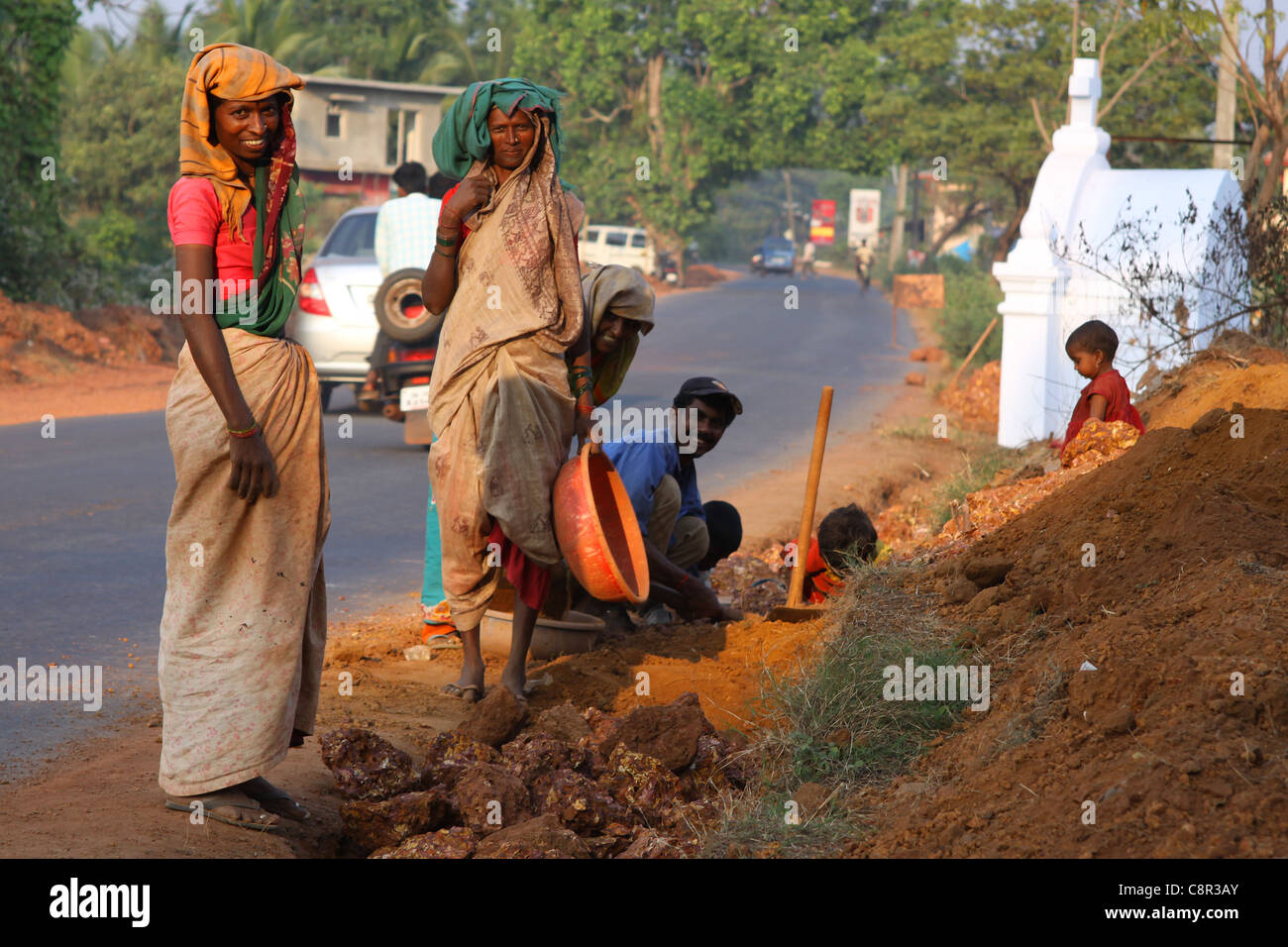 Women road workers hi-res stock photography and images - Alamy