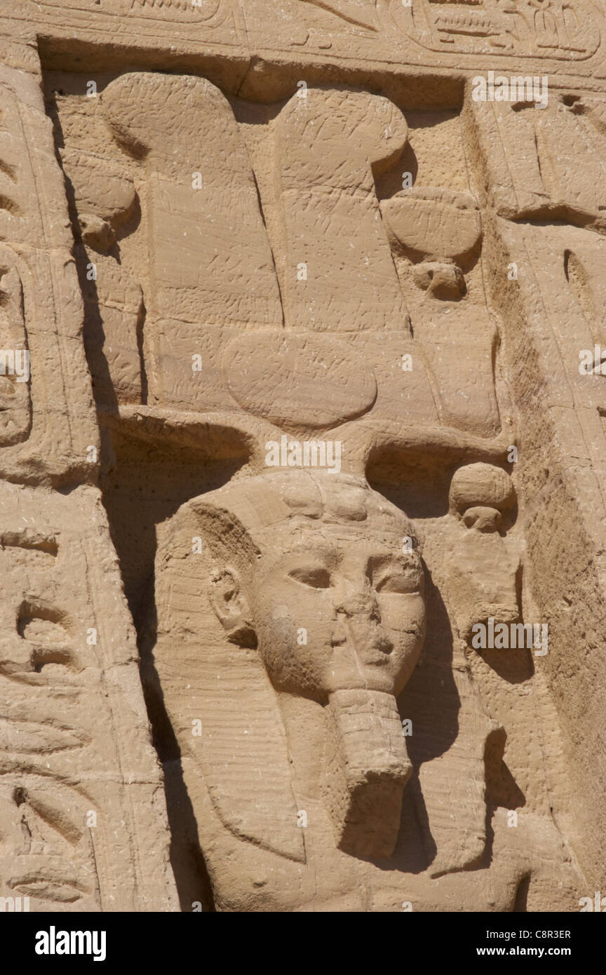 Colossus of king ramses ii hi-res stock photography and images - Alamy