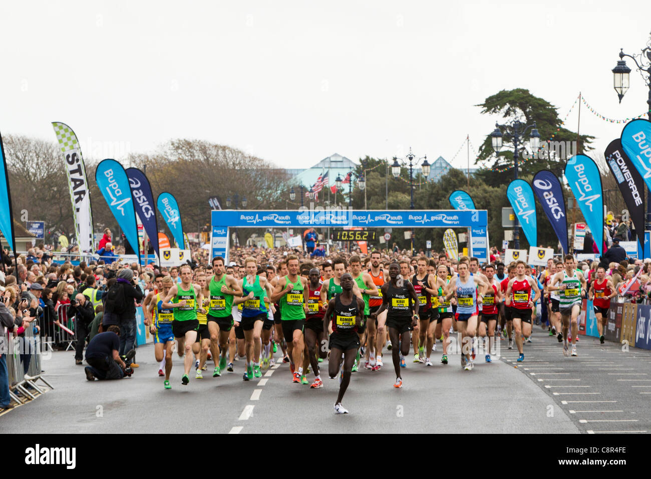 PORTSMOUTH, UK, 30/10/2011. The Elite Male race of the Bupa Great South ...