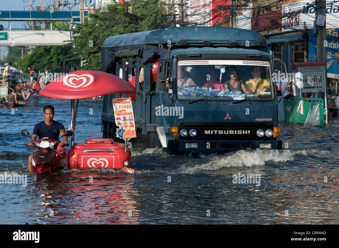 Bangkok street food truck hi-res stock photography and images - Alamy