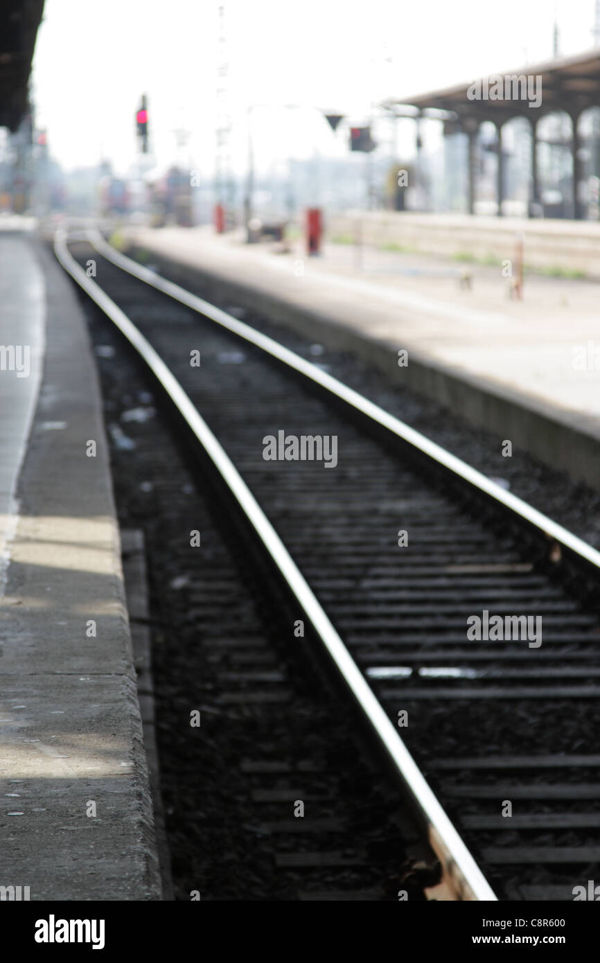 Station rail tracks platform hi-res stock photography and images - Alamy