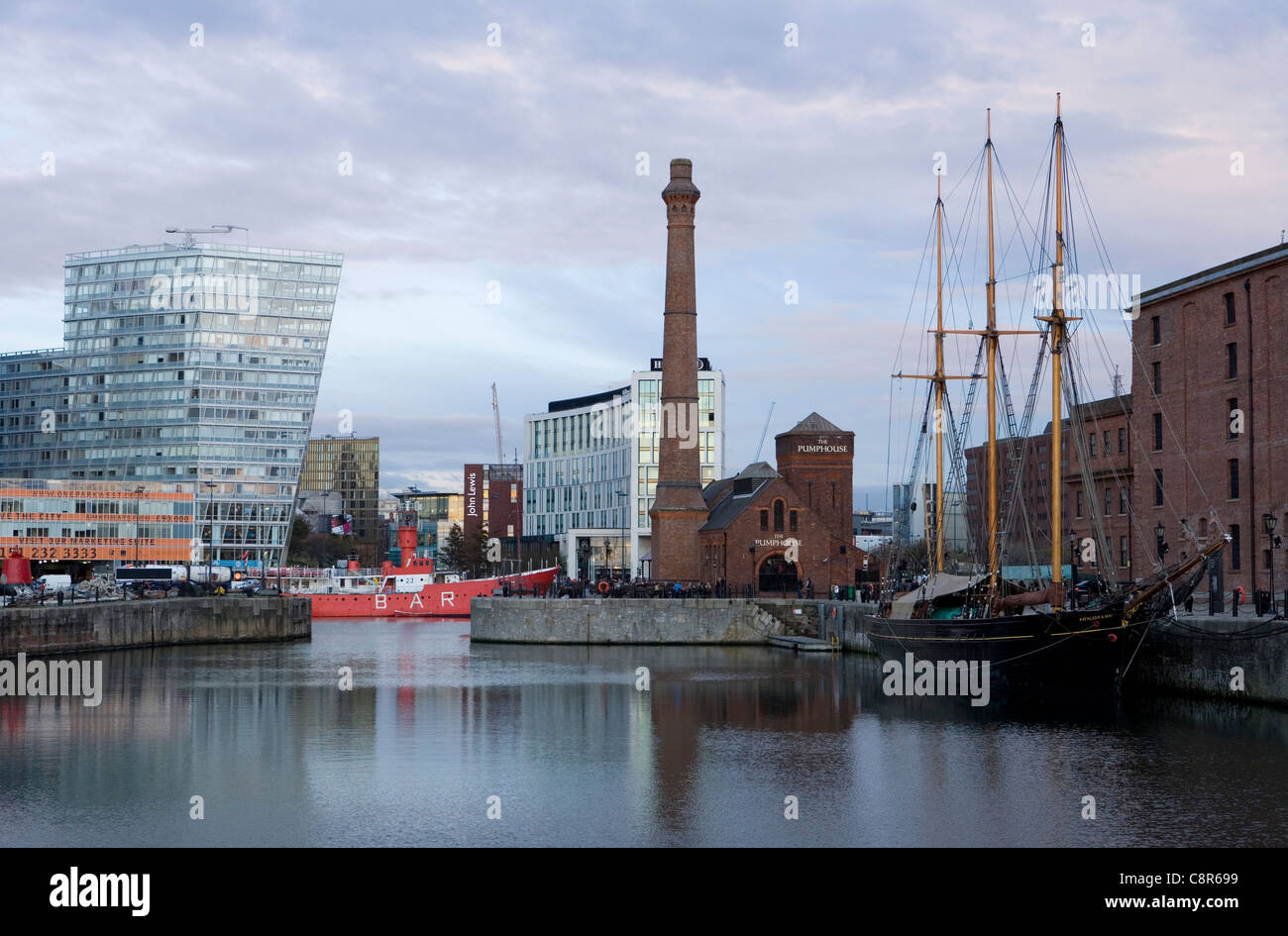Liverpool albert dock the pumphouse bar and red boat bar Stock Photo ...