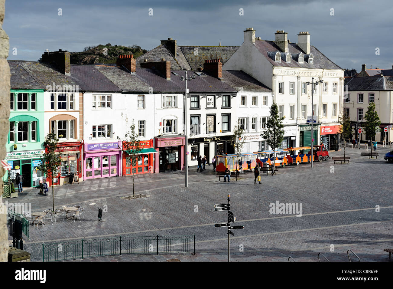 Caernarfon town square hi-res stock photography and images - Alamy