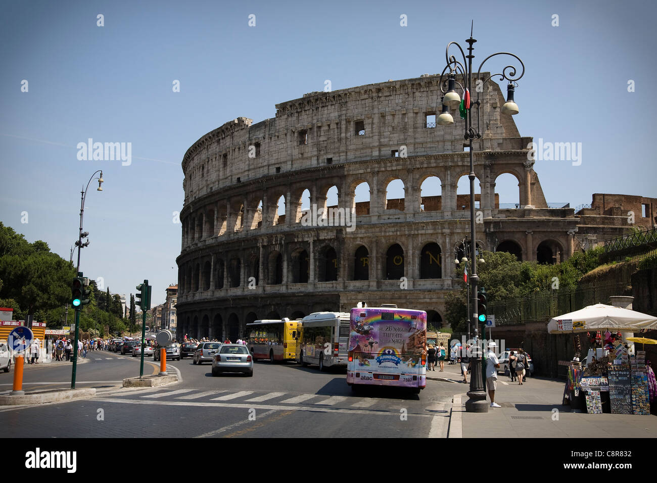 Traffic outside the Colosseum. Rome Stock Photo - Alamy