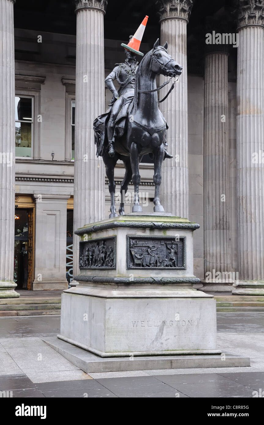 Duke of wellington statue glasgow hi-res stock photography and images ...