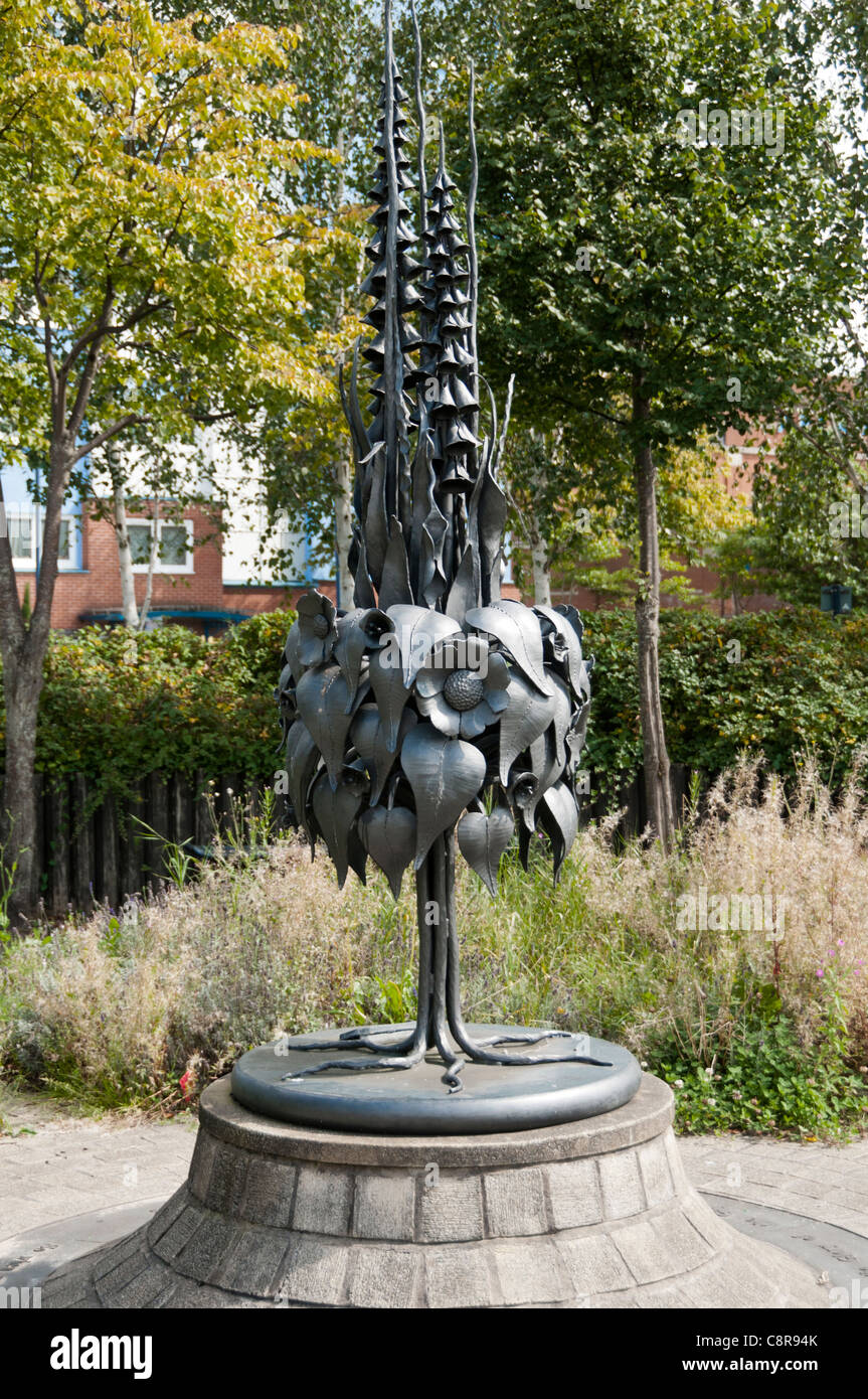 'Glory of the Garden' sculpture, by Paul Margetts, 1994. Ashton under ...