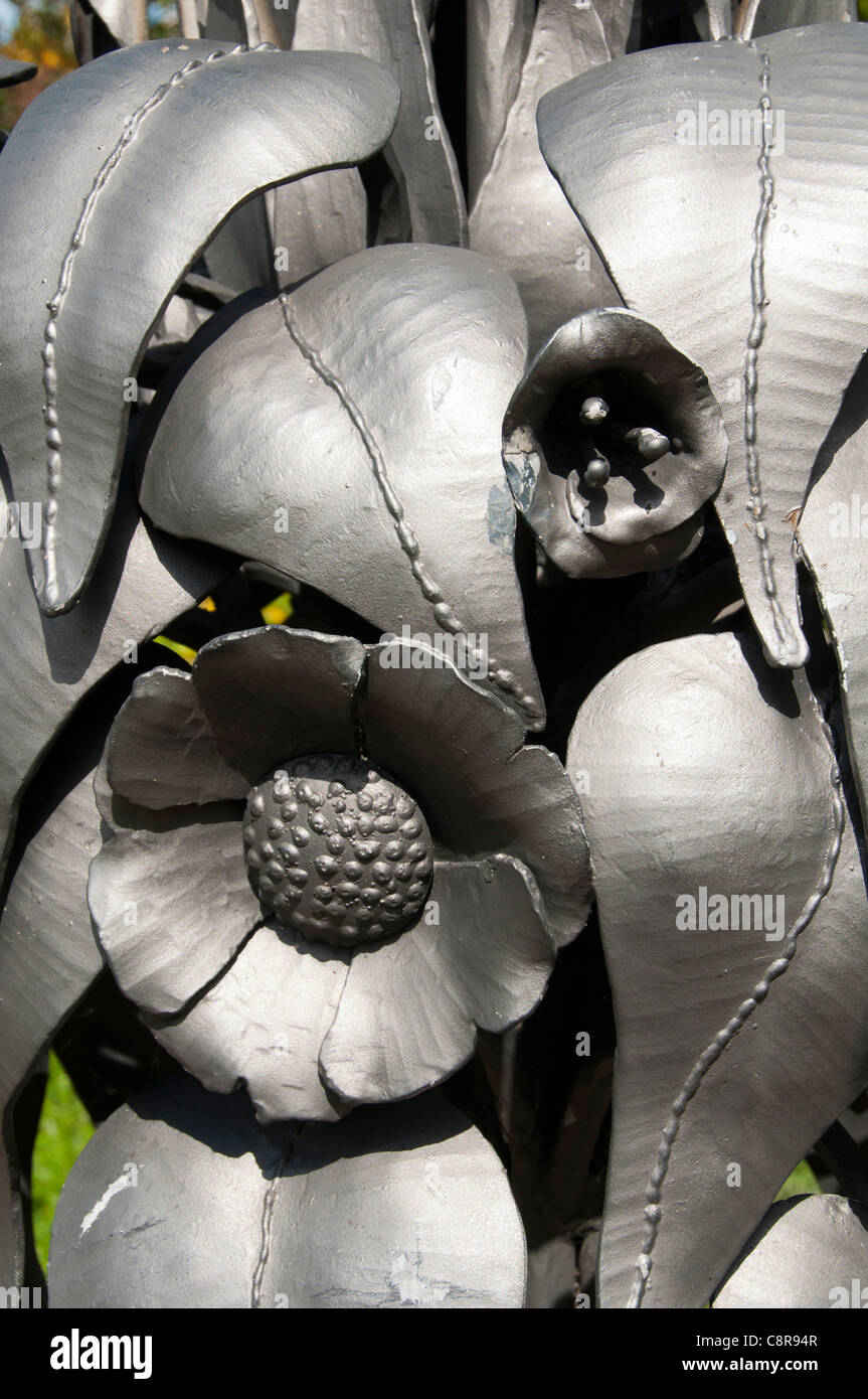 'Glory of the Garden' sculpture, by Paul Margetts, 1994. Ashton under ...