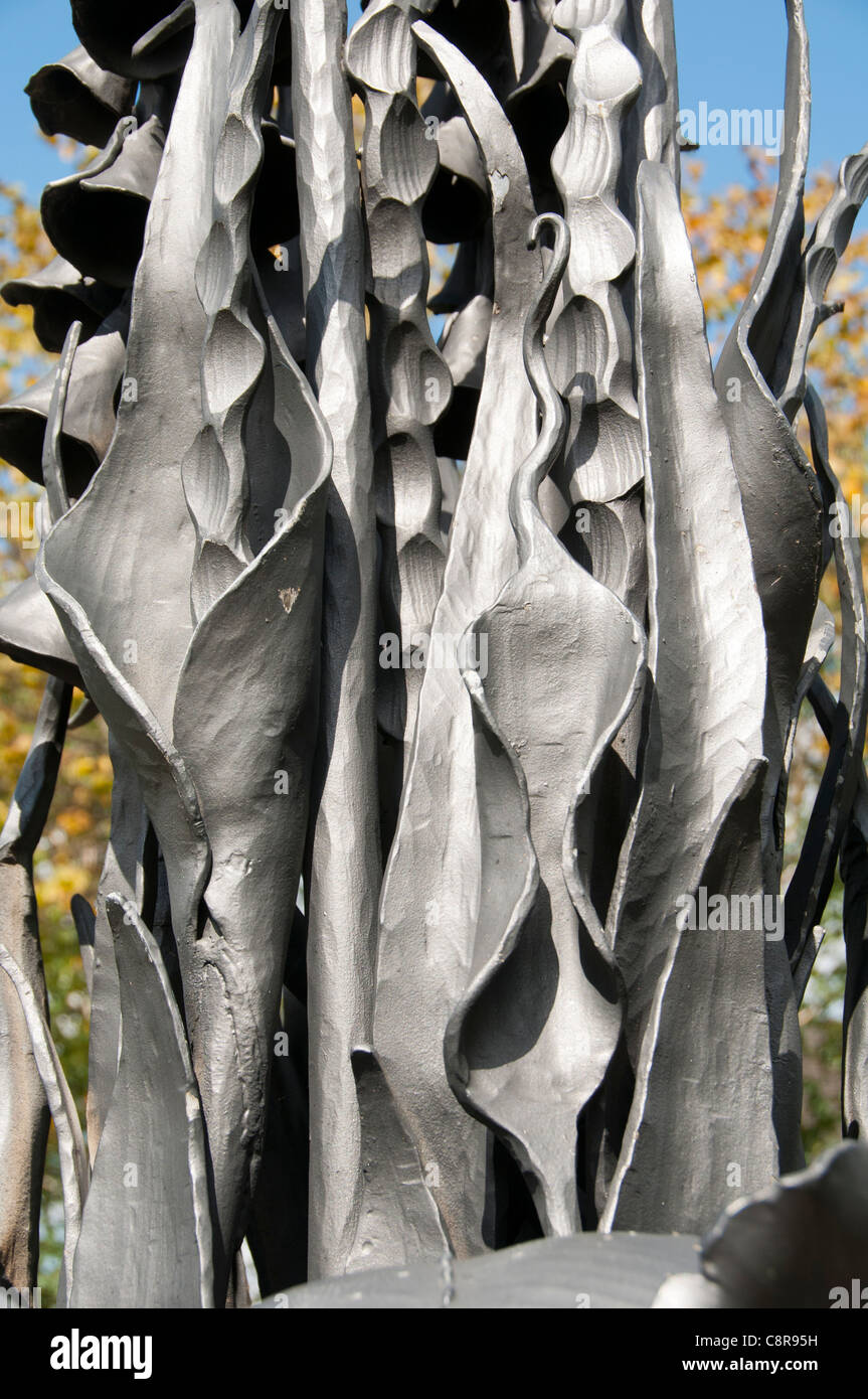 'Glory of the Garden' sculpture, by Paul Margetts, 1994. Ashton under ...