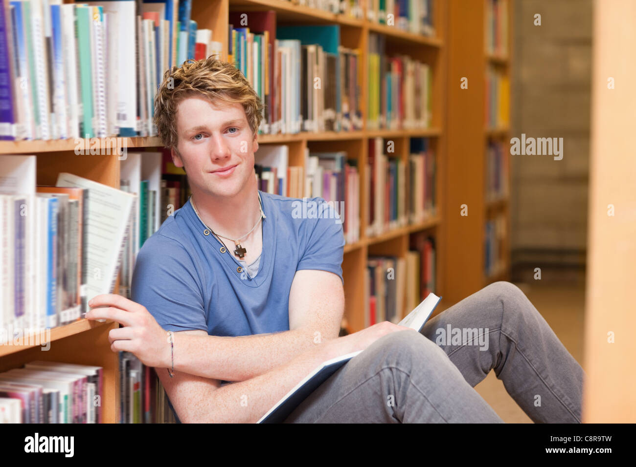 Picking up a book hi-res stock photography and images - Alamy