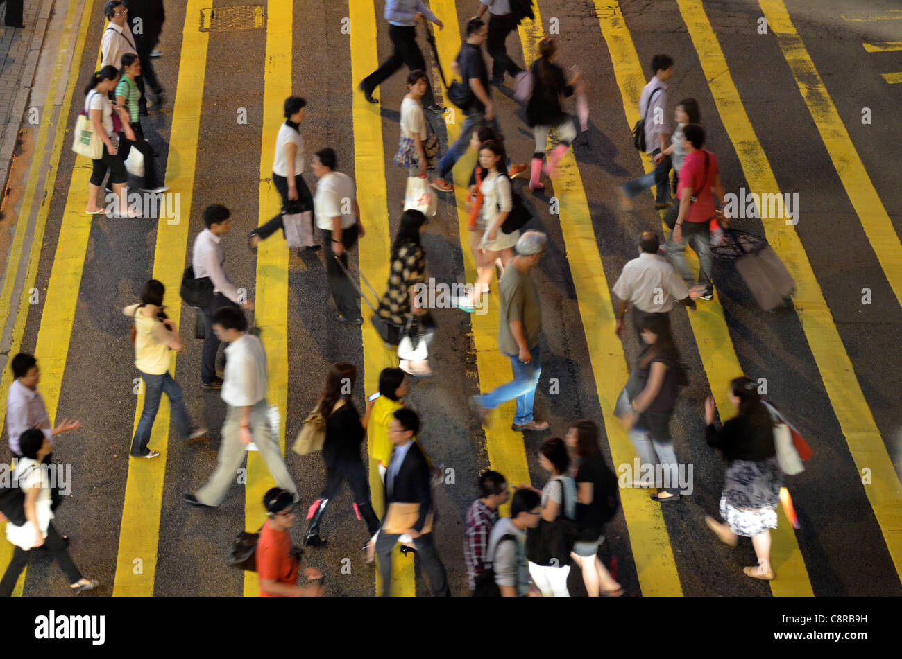 Crowded pedestrians street crossing hi-res stock photography and images ...