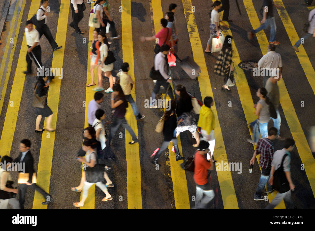 Crowded crosswalk hi-res stock photography and images - Alamy