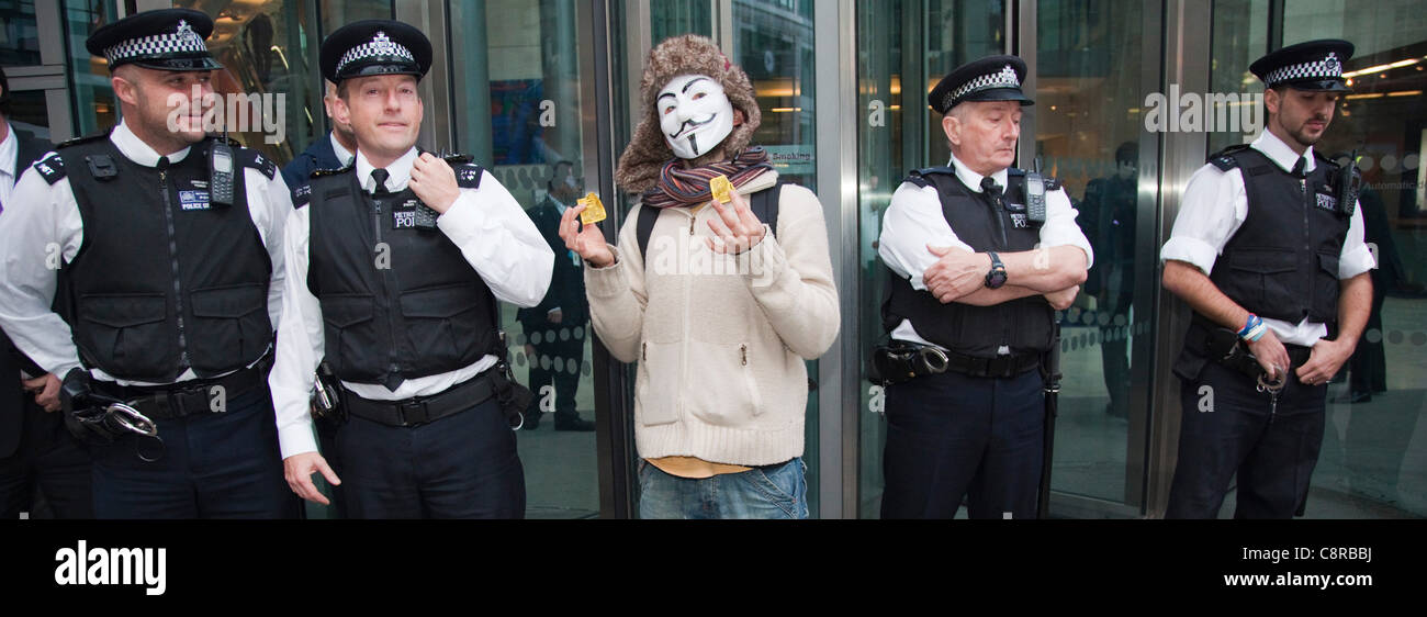 50 police officers hi-res stock photography and images - Alamy