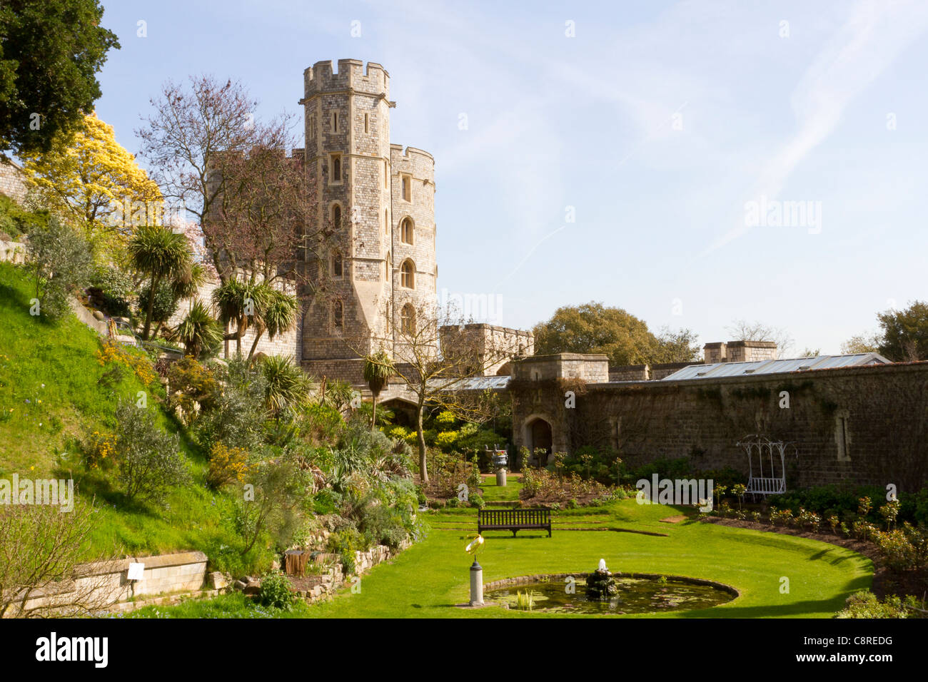 Windsor Castle , the oldest and largest occupied Castle in the World ...