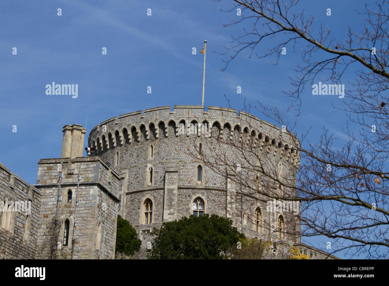 Windsor castle flying royal standard hi-res stock photography and ...