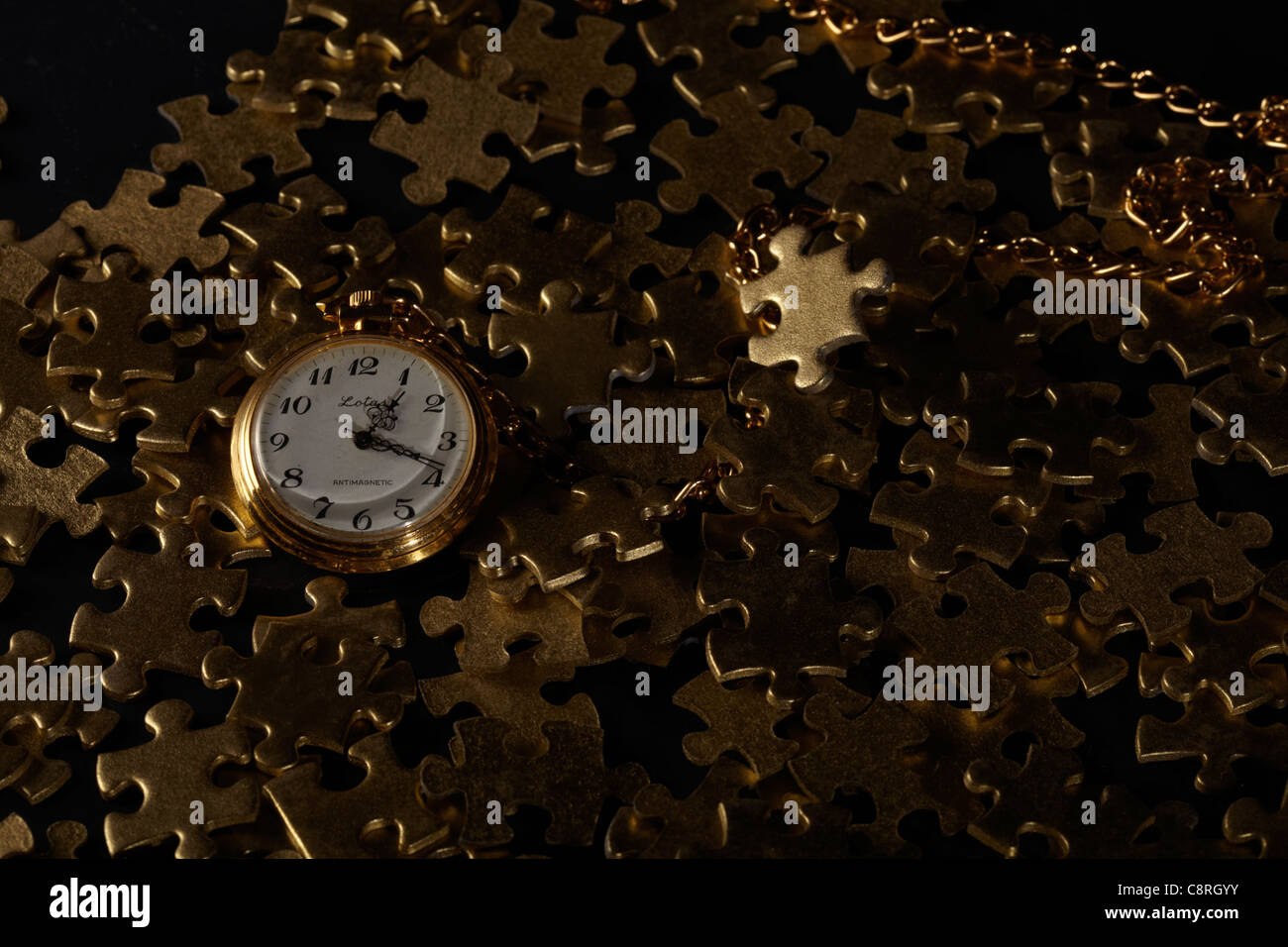 Jigsaw clock hi-res stock photography and images - Alamy