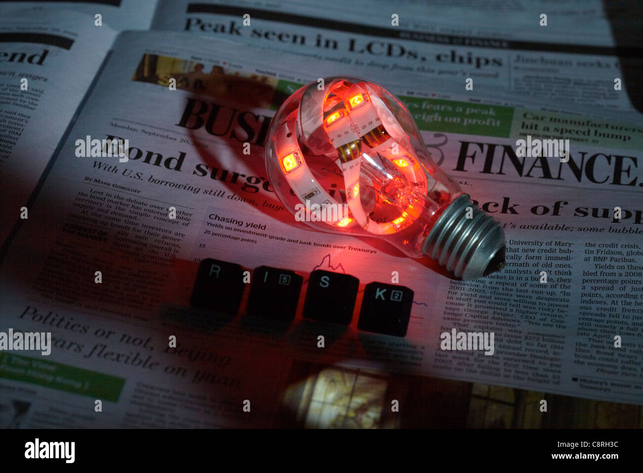 Newspaper article hi-res stock photography and images - Alamy