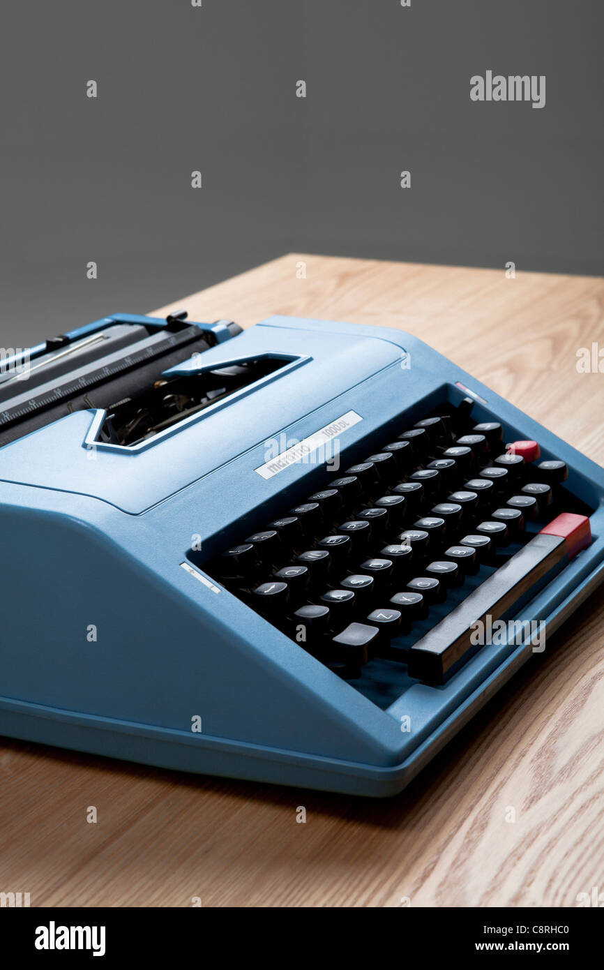 Type writer hi-res stock photography and images - Alamy