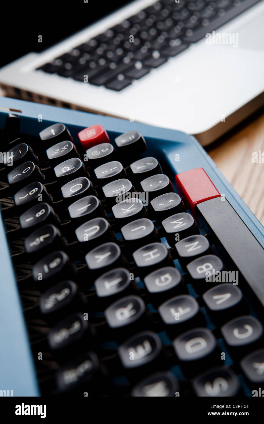 Type writer hi-res stock photography and images - Alamy