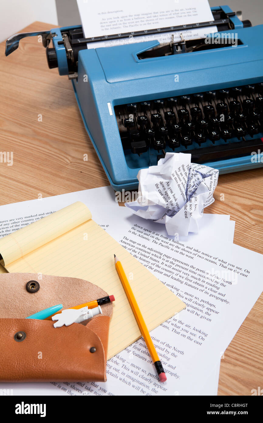 Type writer hi-res stock photography and images - Alamy