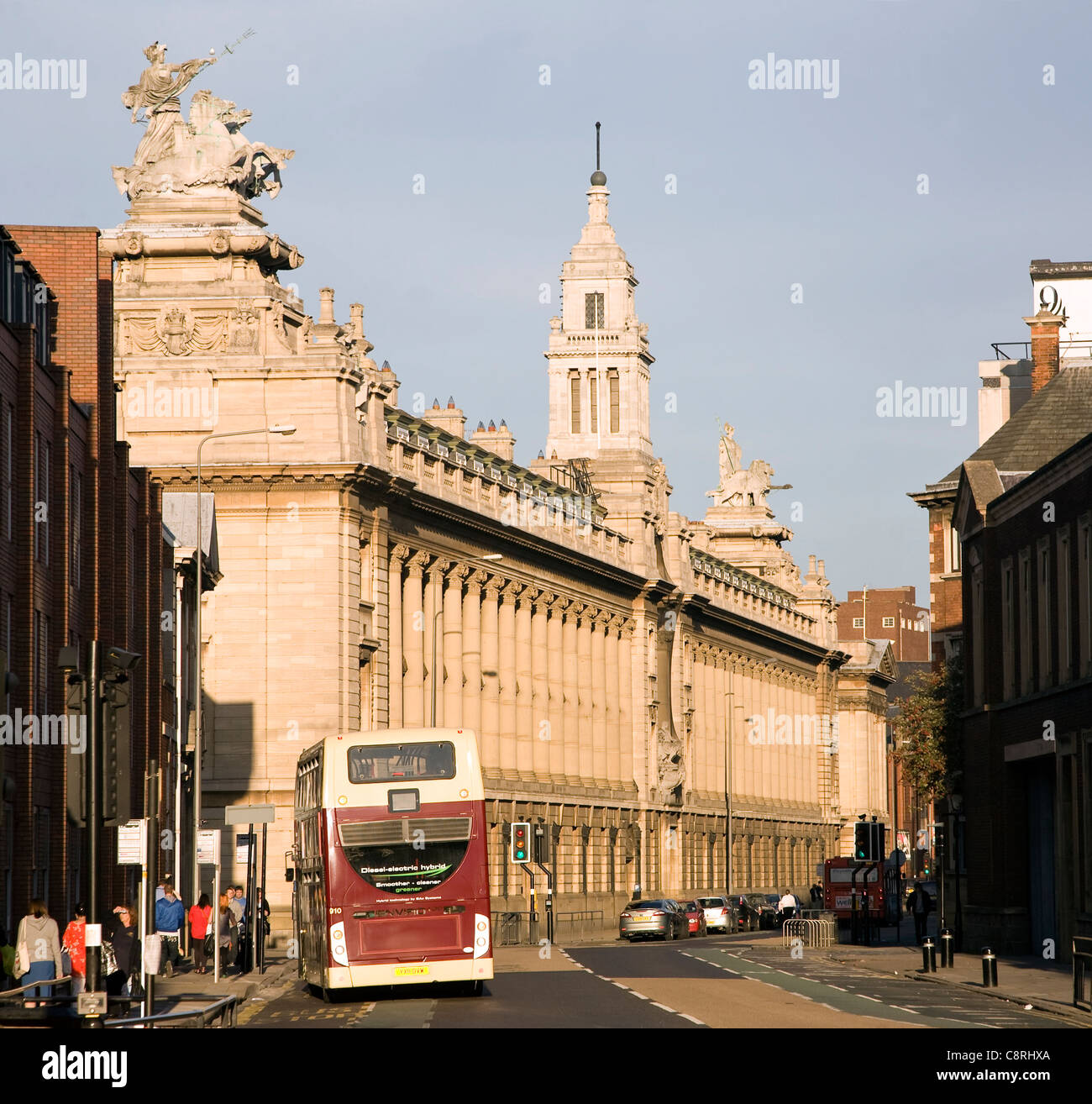 Alfred Gelder street with the Guildhall, Hull, Yorkshire, England Stock ...
