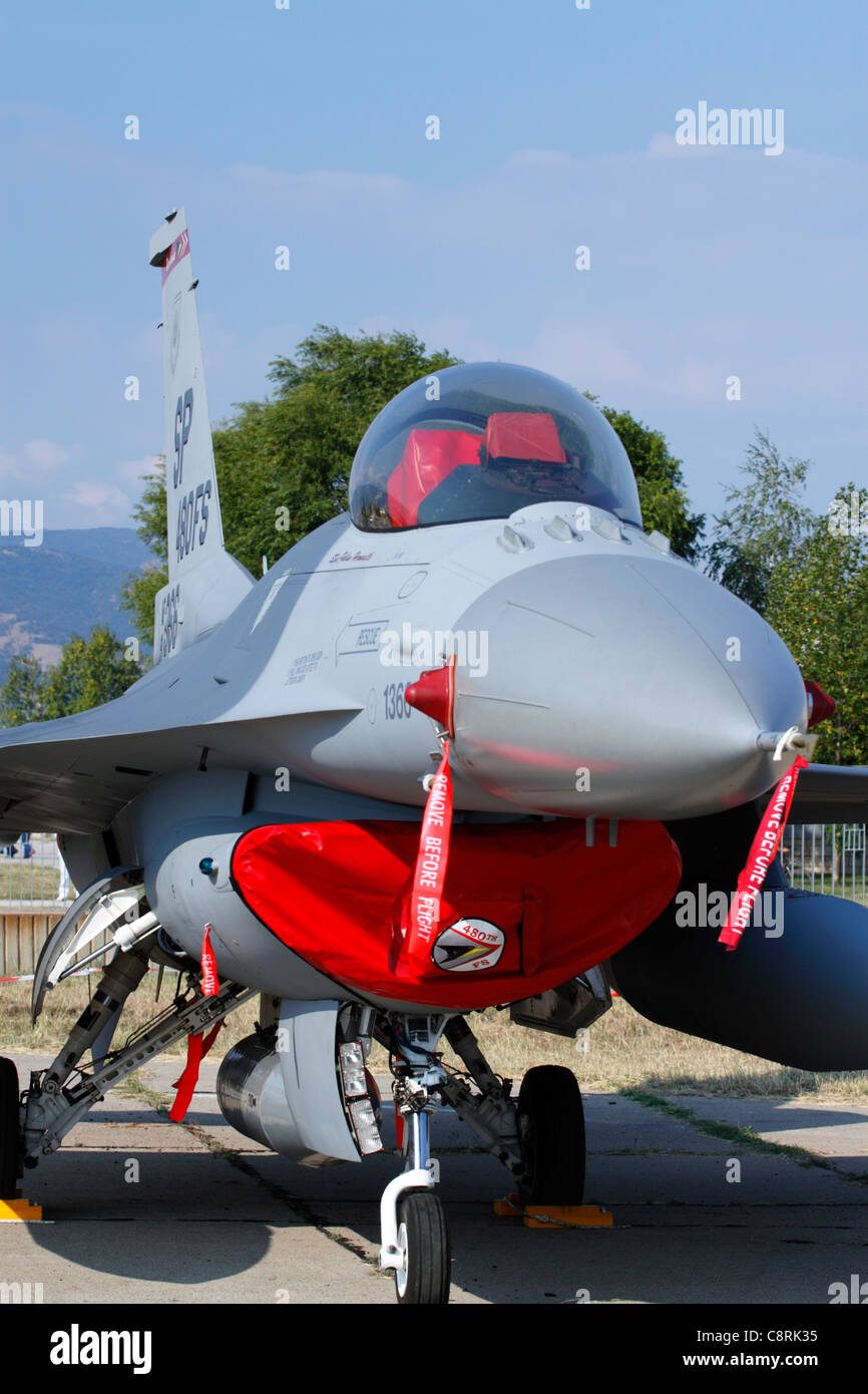 F 16c fighting falcon jet fighter hi-res stock photography and images ...