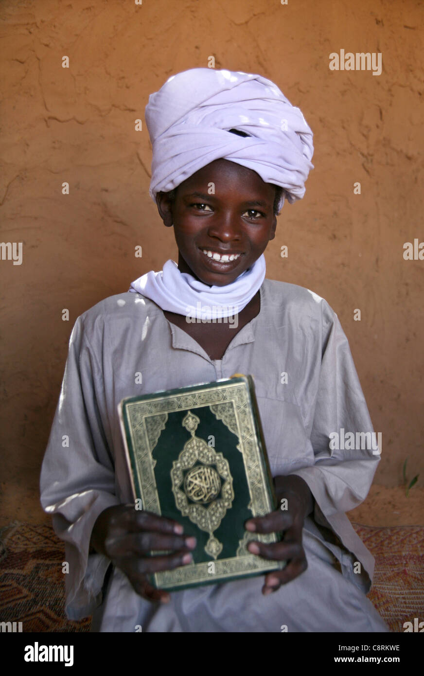 Mosque in a Sudanese refugee camp in Chad Stock Photo - Alamy
