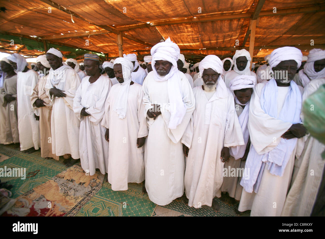 Mosque in a Sudanese refugee camp in Chad Stock Photo - Alamy