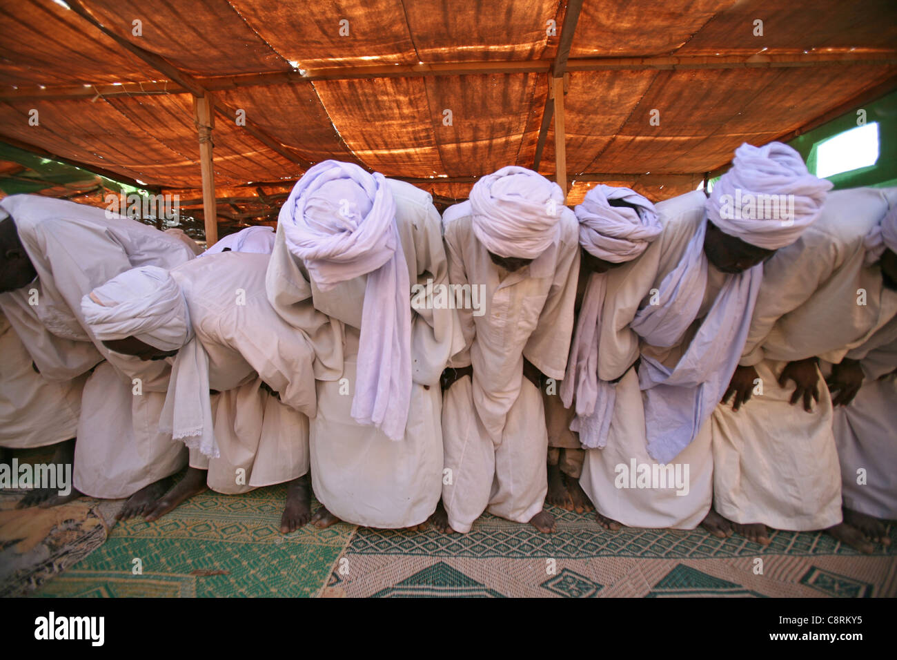Mosque in a Sudanese refugee camp in Chad Stock Photo - Alamy