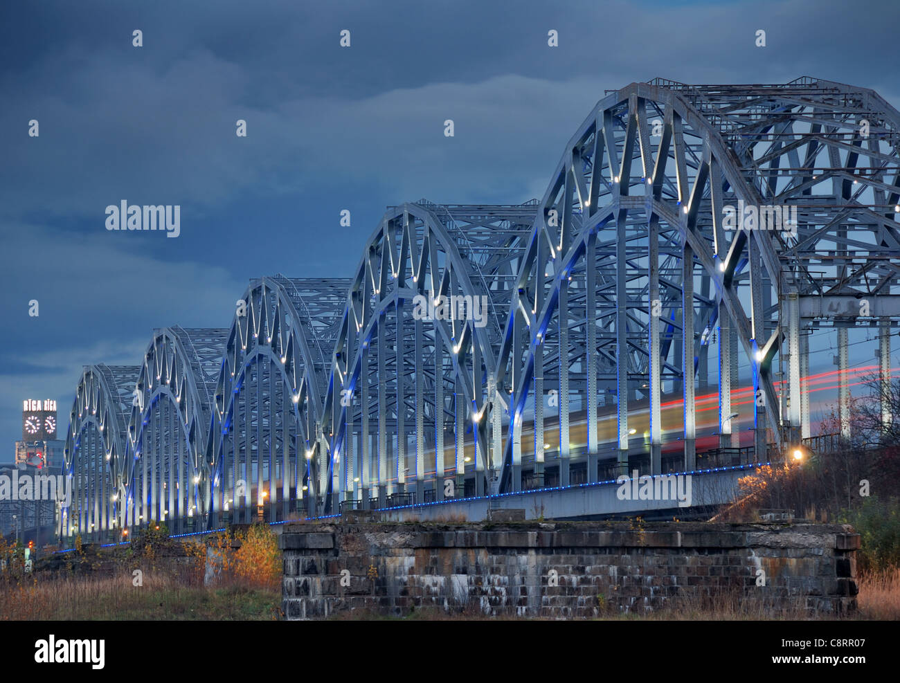 Steel riveted truss bridge hi-res stock photography and images - Alamy