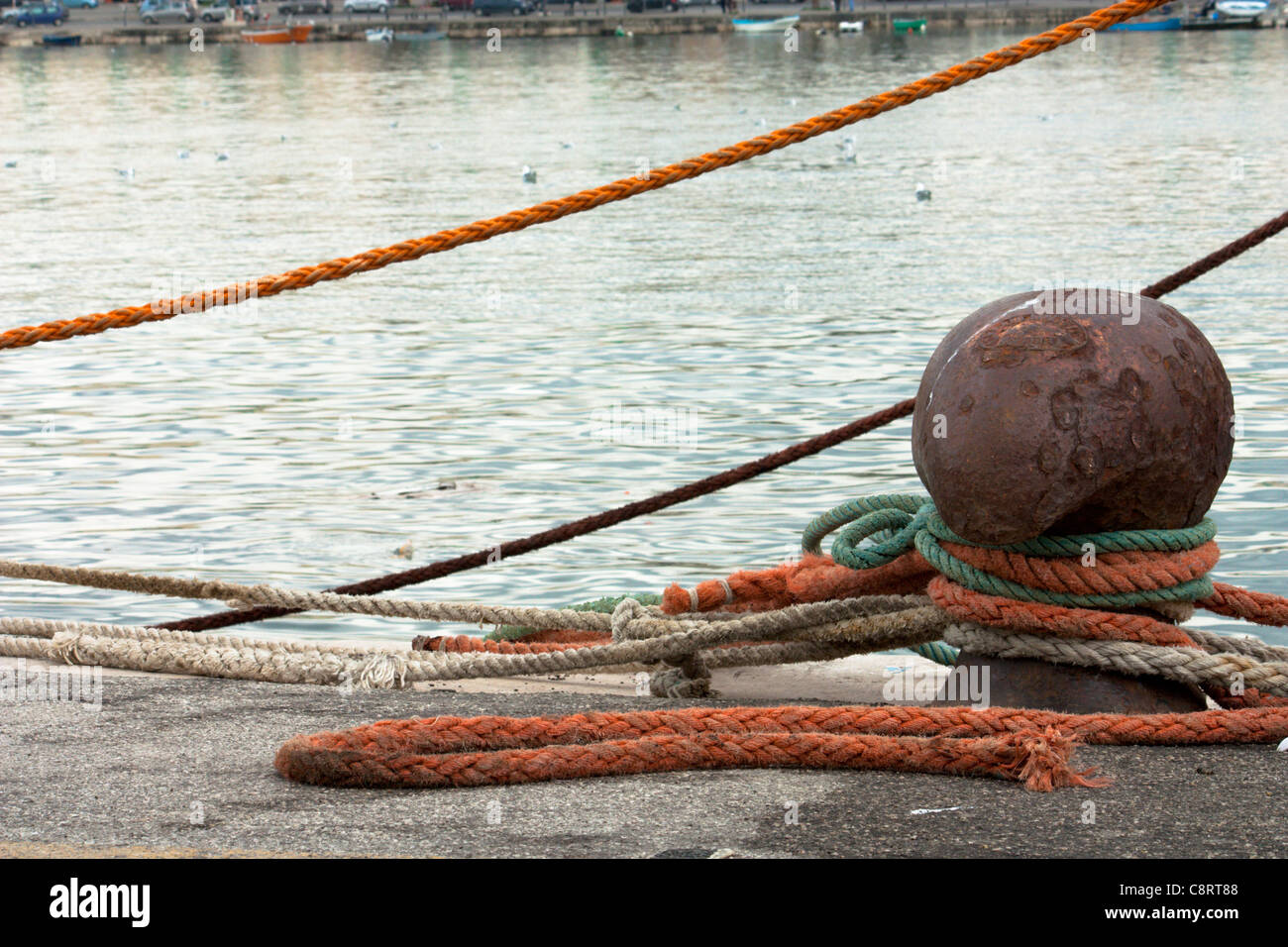 Bollard with Coloured Ropes Stock Photo - Alamy