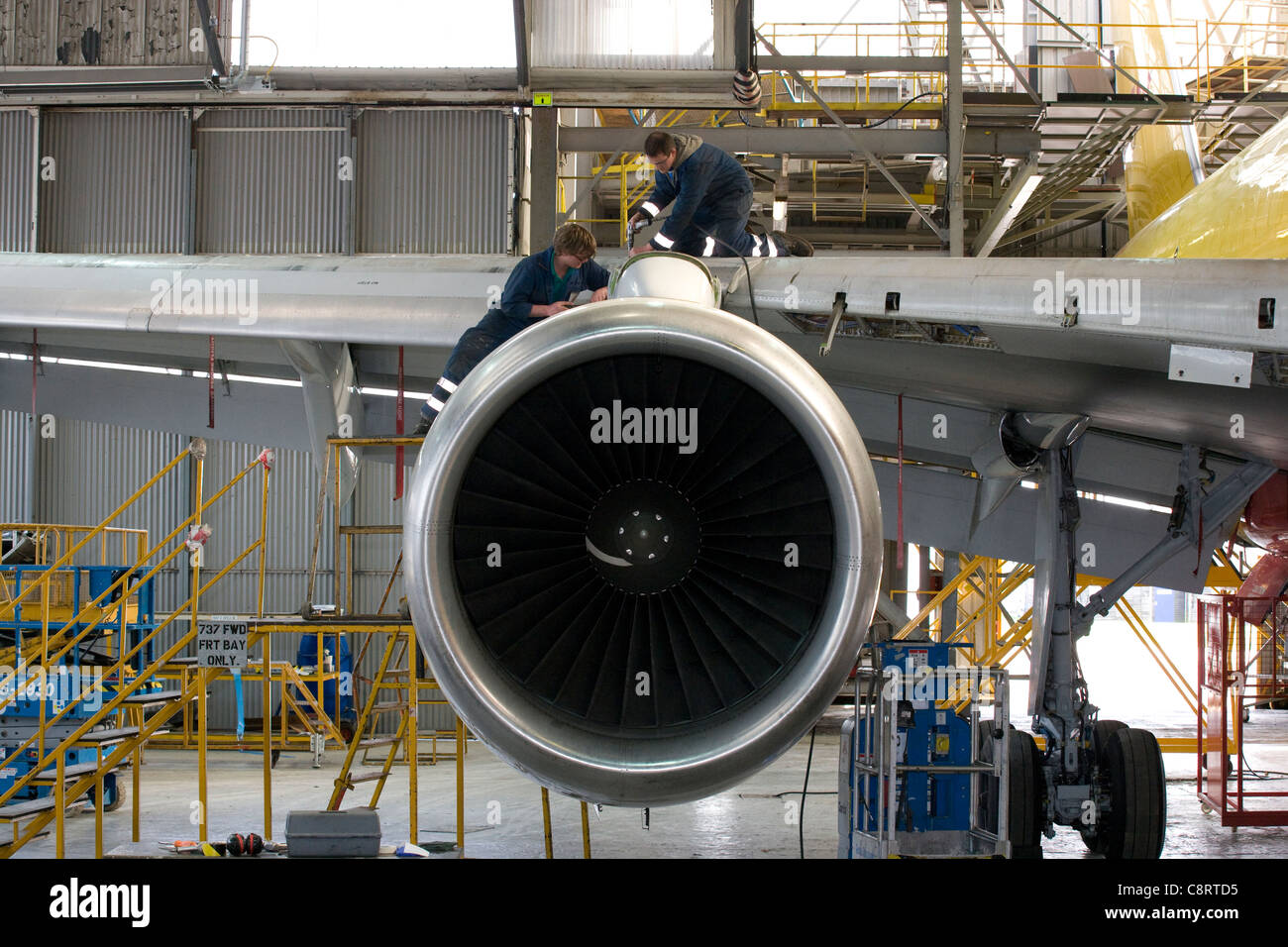 Boeing 757 wing hi-res stock photography and images - Alamy