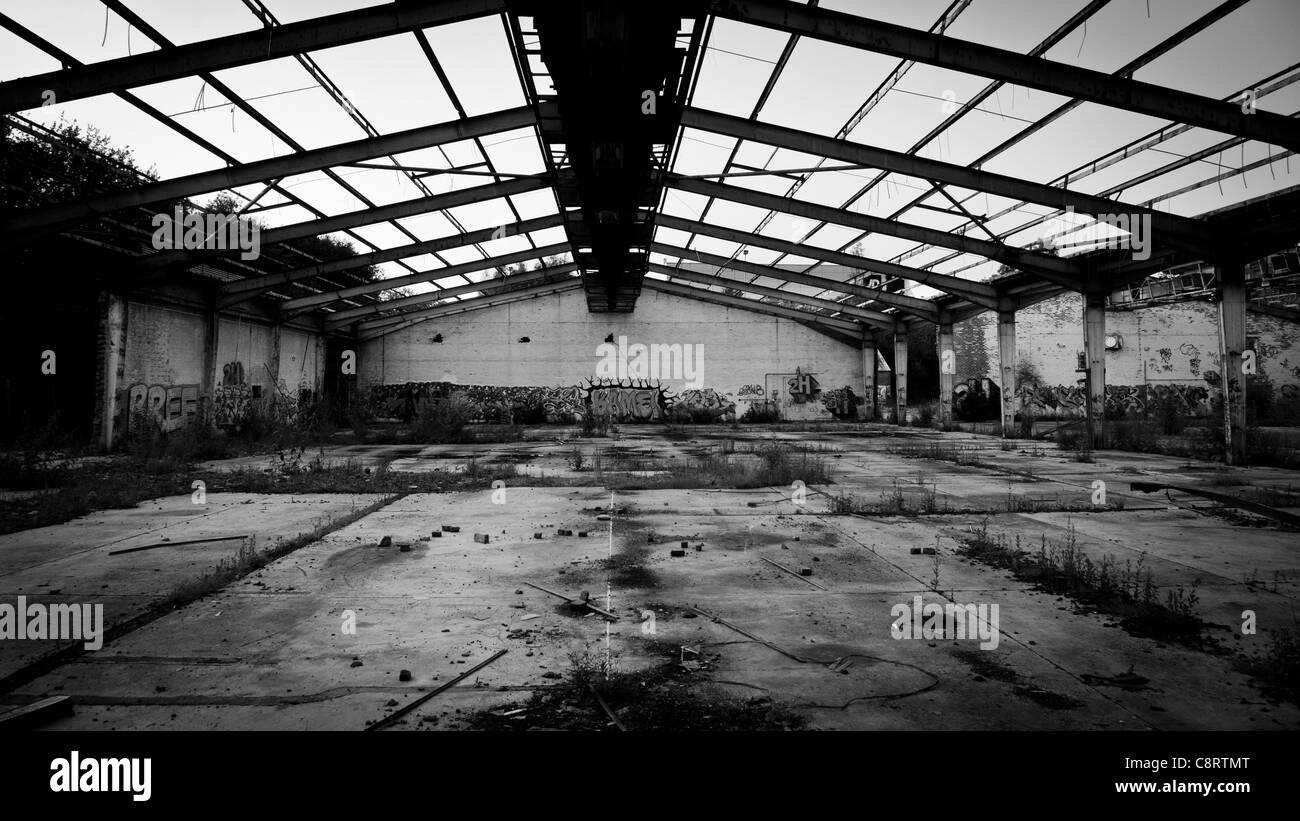 Derelict factory building Stock Photo - Alamy