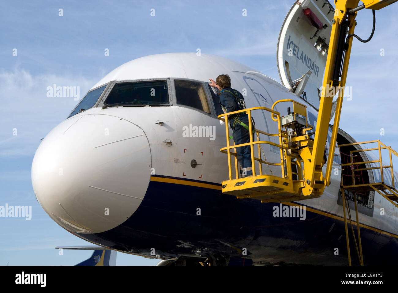 Boeing 757, engineer hi-res stock photography and images - Alamy