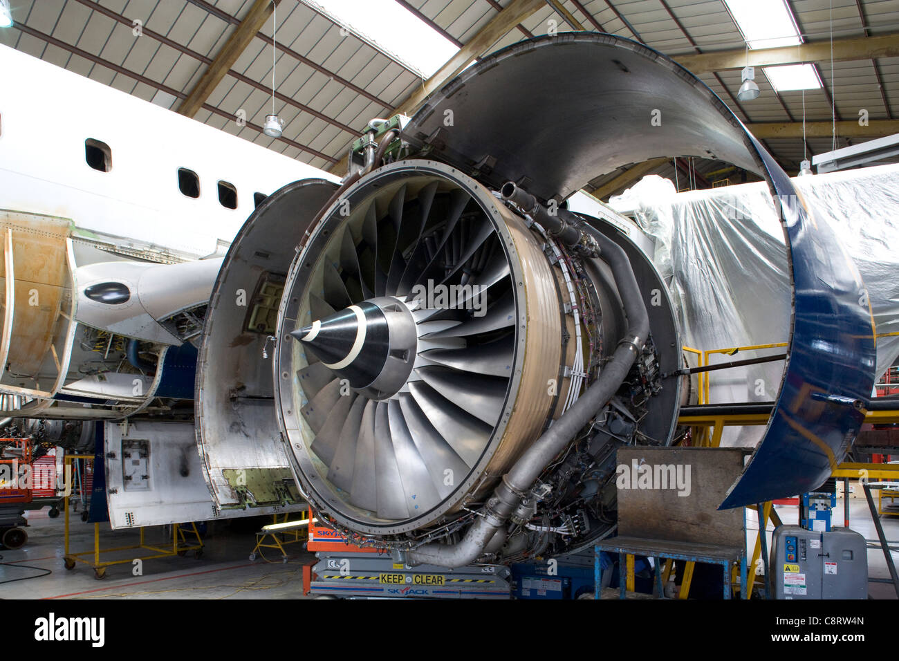 Boeing 757 engine maintenance Stock Photo - Alamy