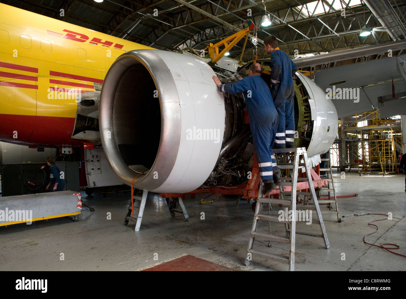 Boeing 757 engine change Stock Photo - Alamy