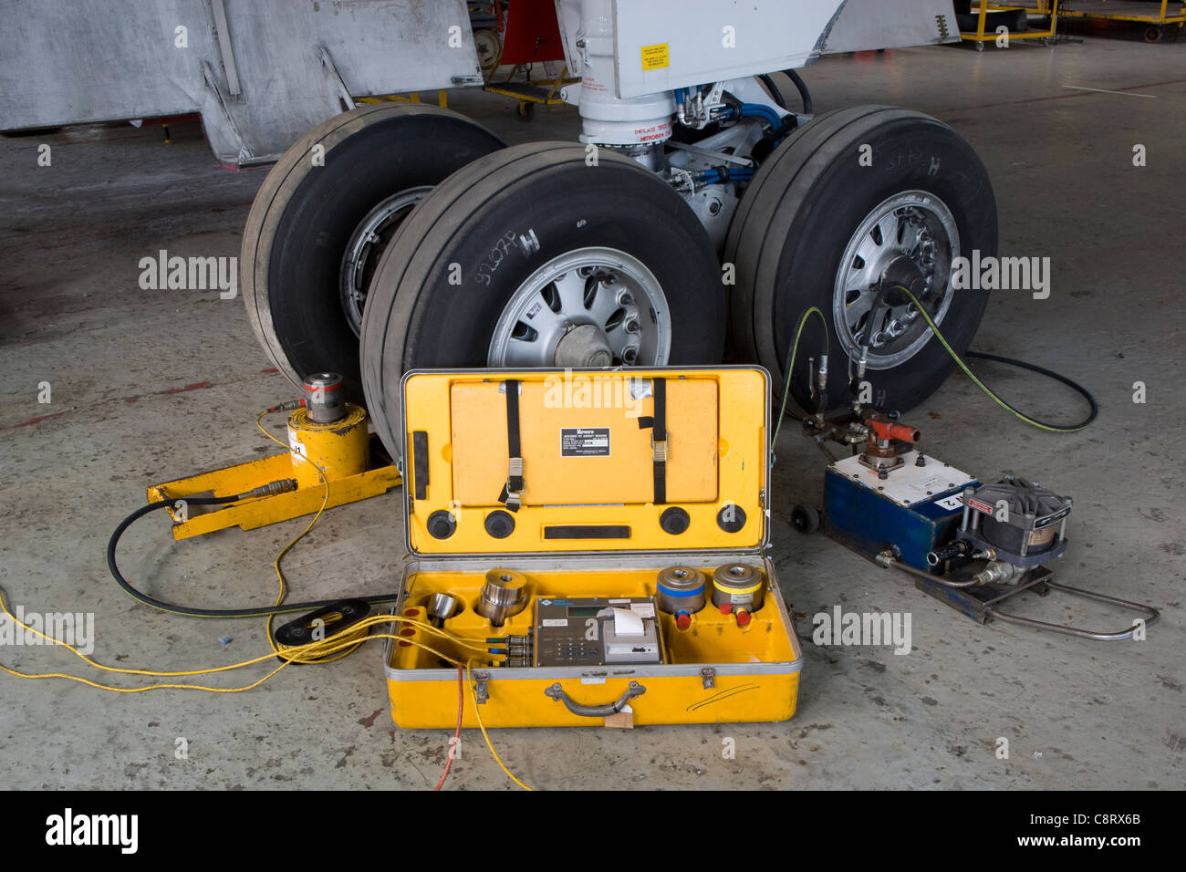 aircraft weighing equipment Stock Photo - Alamy