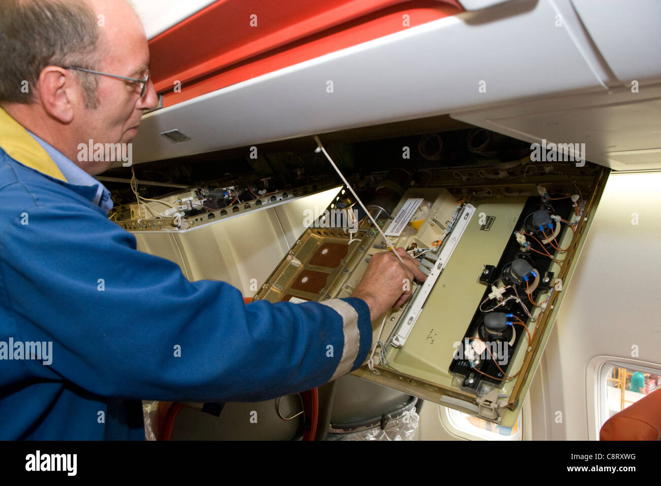 Boeing 757 cabin maintenance Stock Photo - Alamy