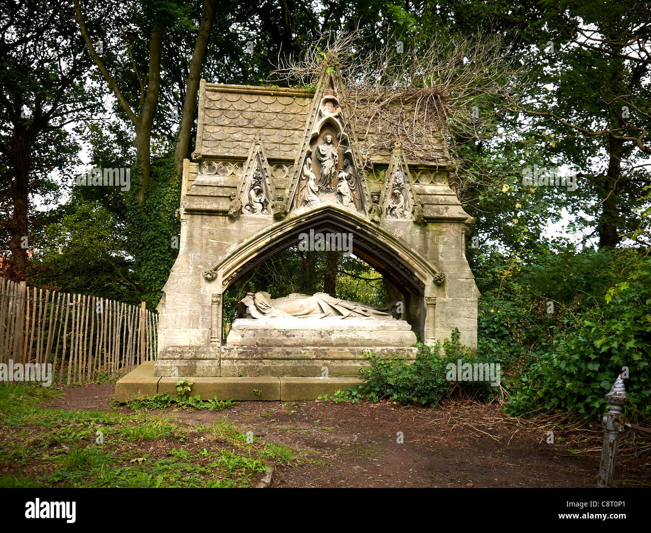 Graveyard uk hi-res stock photography and images - Alamy