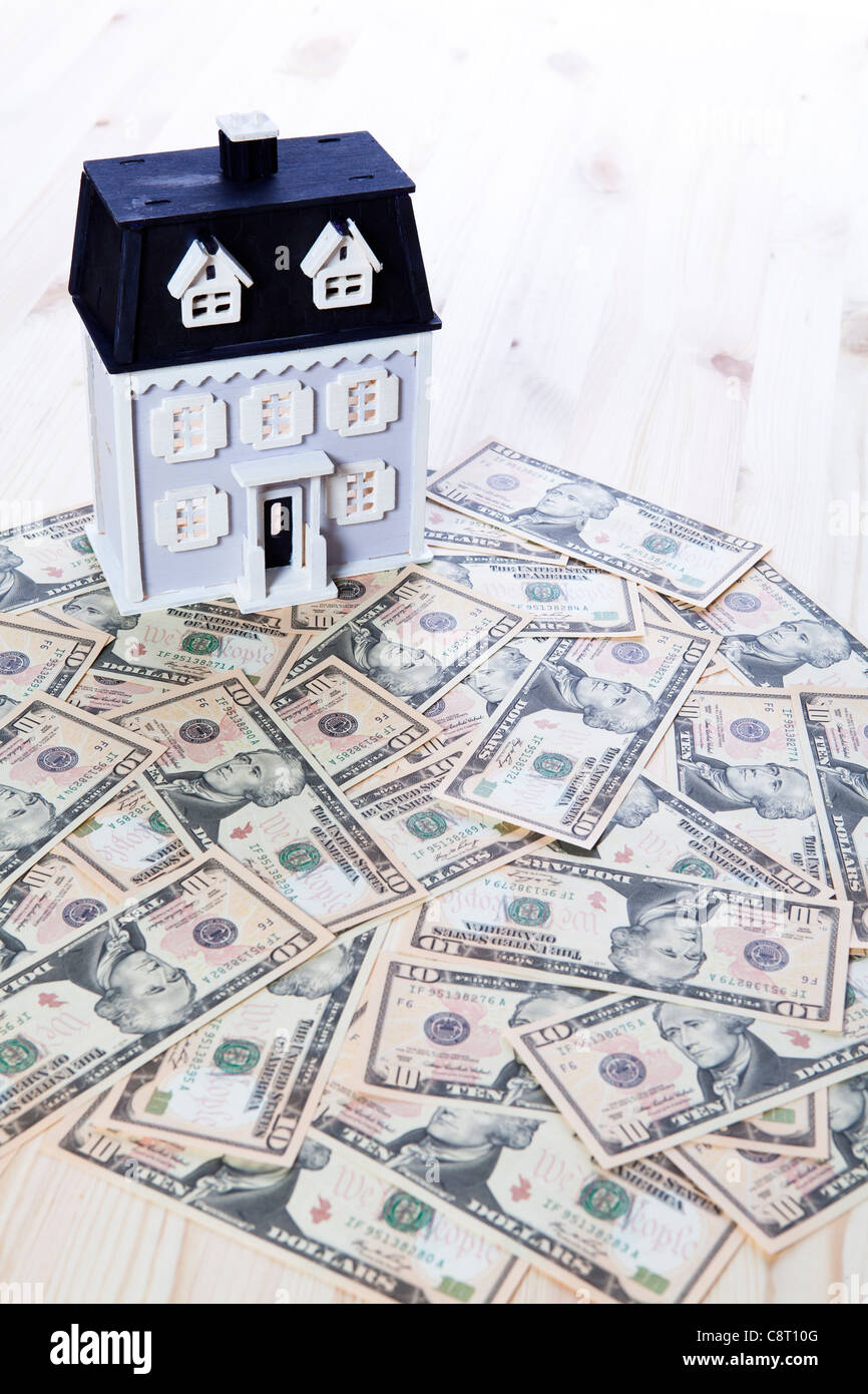 House Model With Currency Stock Photo - Alamy