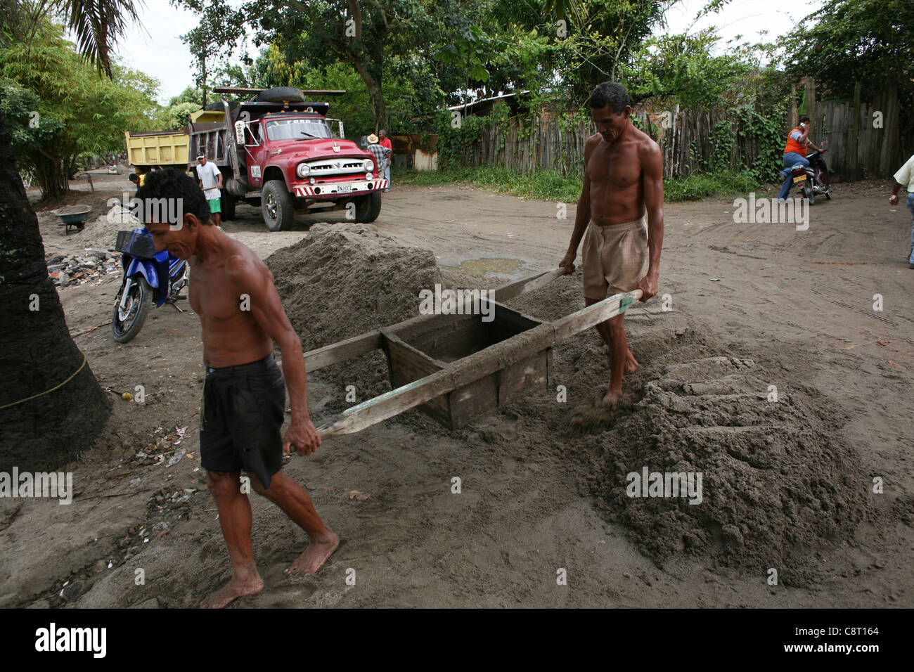 people dig sand from the bottom of the river Stock Photo - Alamy