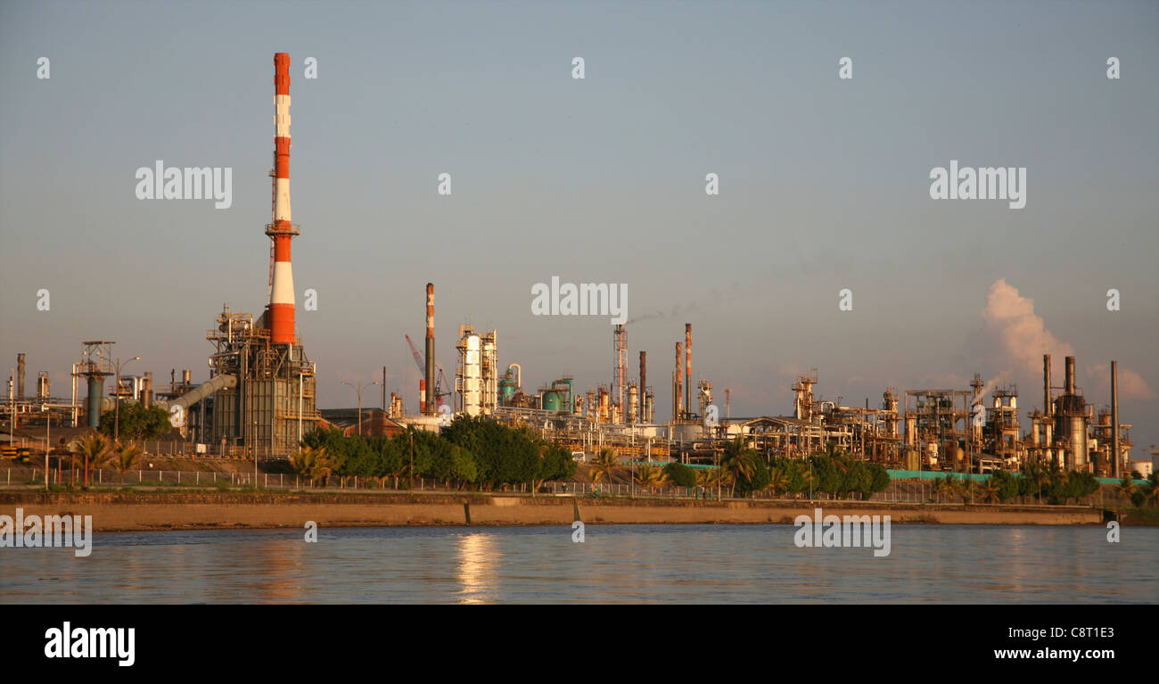 oil refinary in barrancabermeja, colombia Stock Photo - Alamy