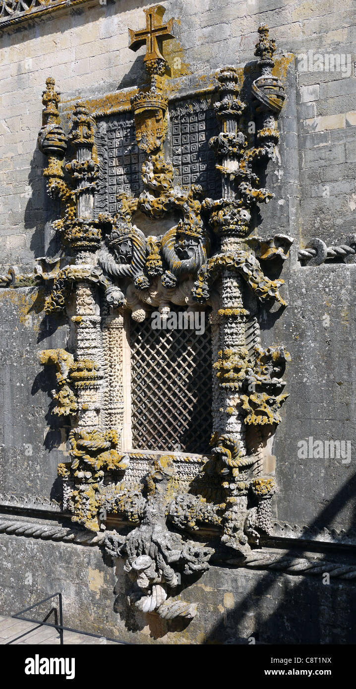 The highly-decorated Manueline chapter house window at the Convento do ...