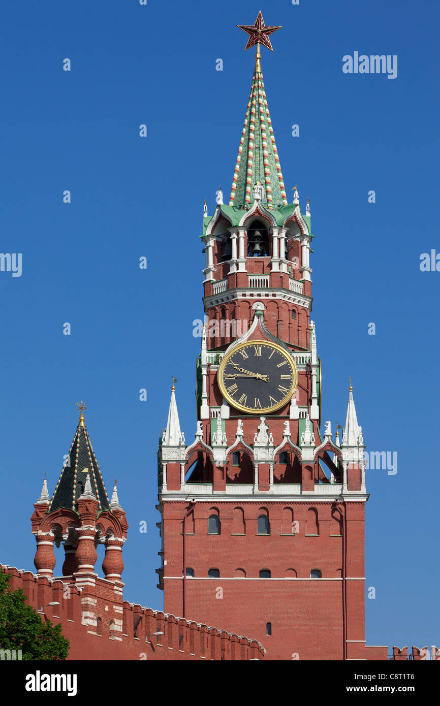 The Savior Tower or Spasskaya Tower (1491) at the Kremlin in Moscow ...