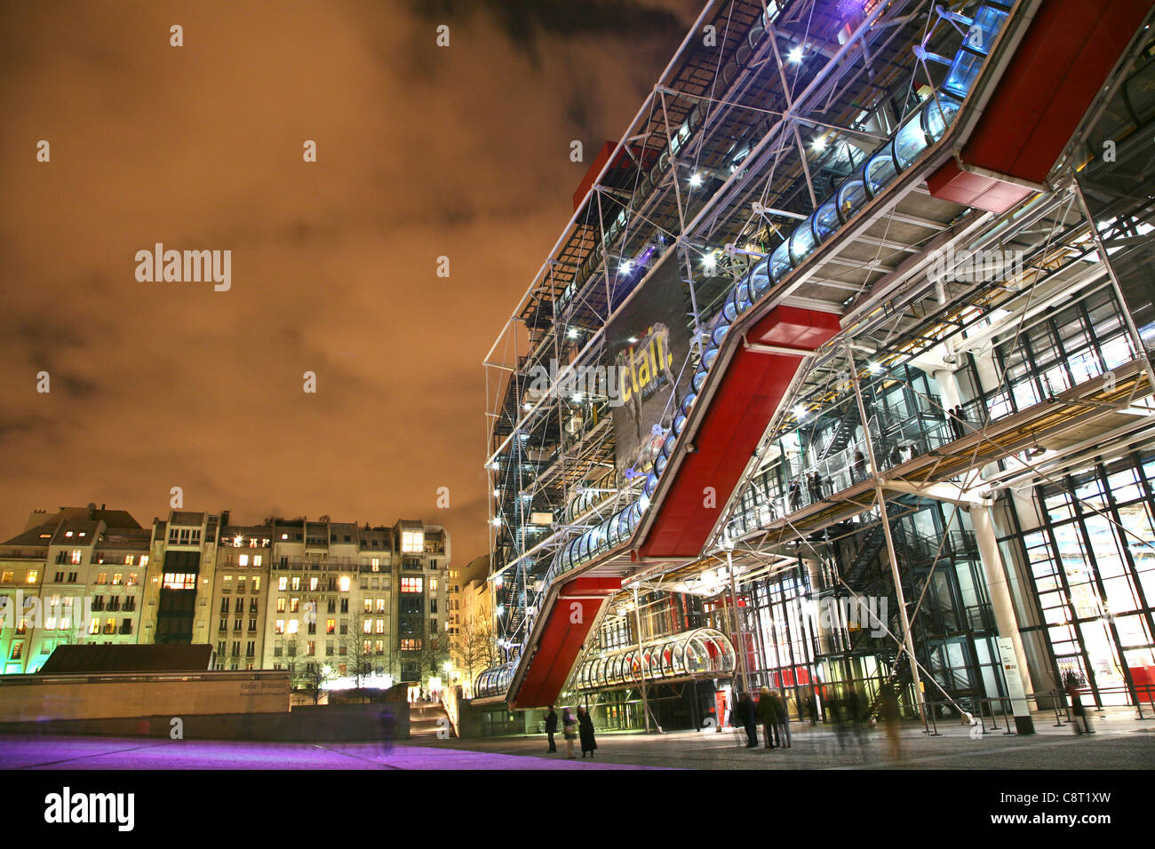 Centre georges pompidou at night hi-res stock photography and images ...