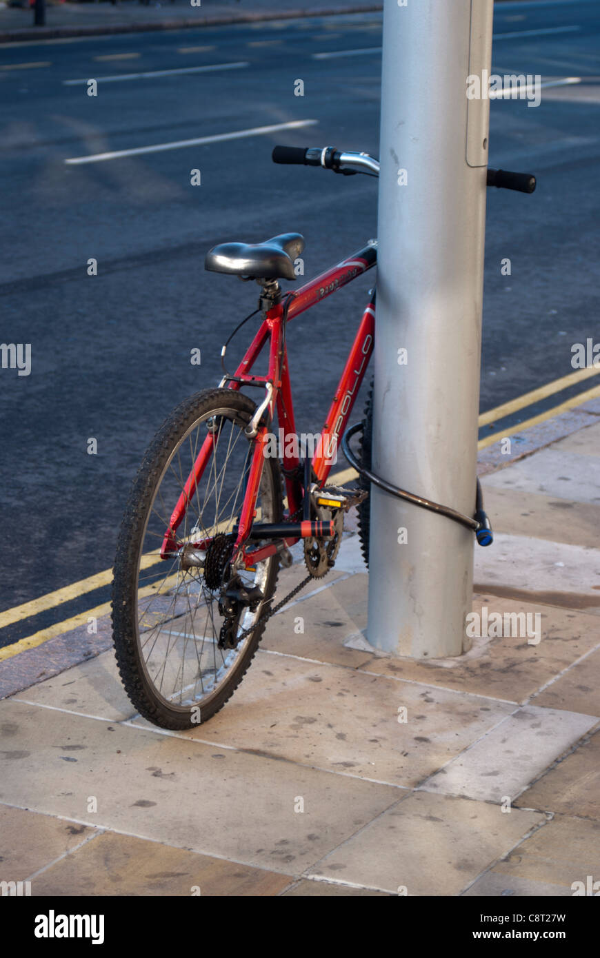 A bicycle secured to a post by a D lock Stock Photo - Alamy