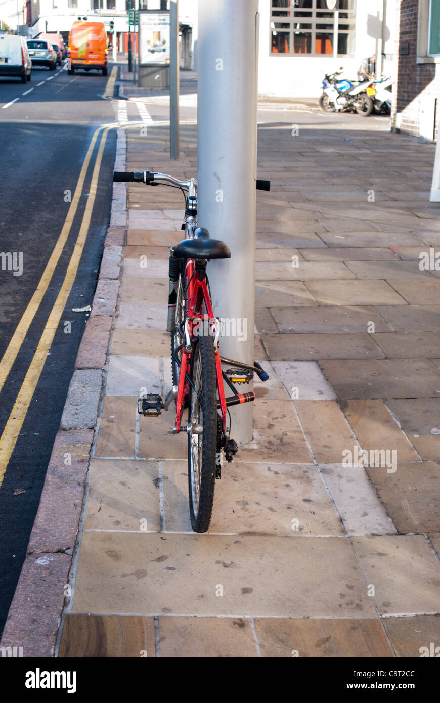 A bicycle secured to a post by a D lock Stock Photo - Alamy
